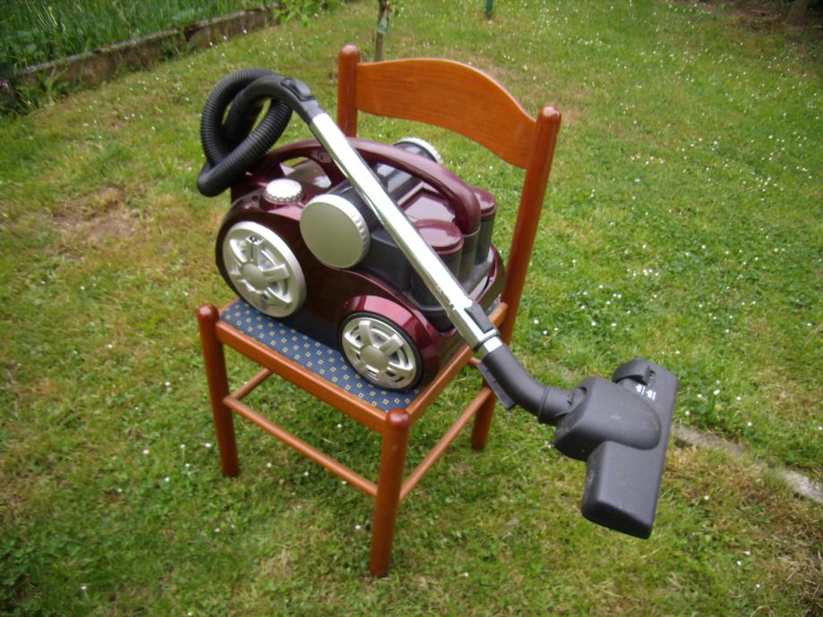 VODNI SESALNIK PROFI MASTER 2000 W