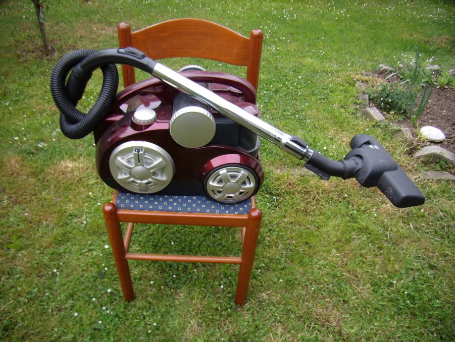 VODNI SESALNIK PROFI MASTER 2000 W