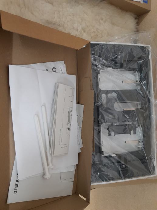 Tipka Geberit twinline 30