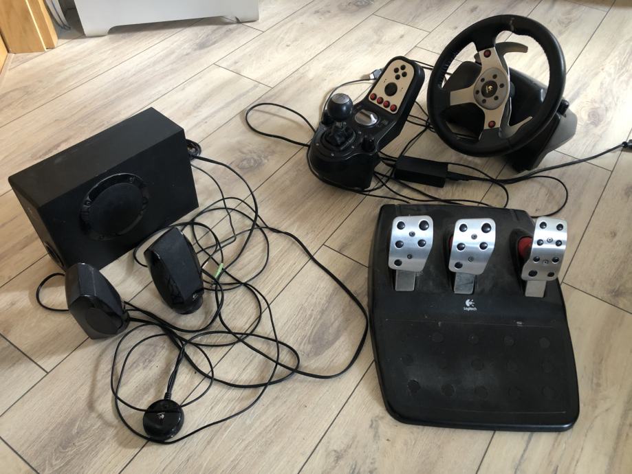 Logitech G25 + Logitech S-220