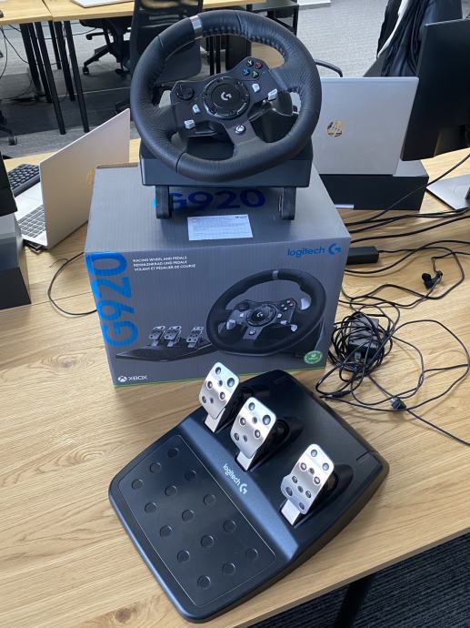 Logitech G920 Driving Force volan s pedali za PC ali Xbox