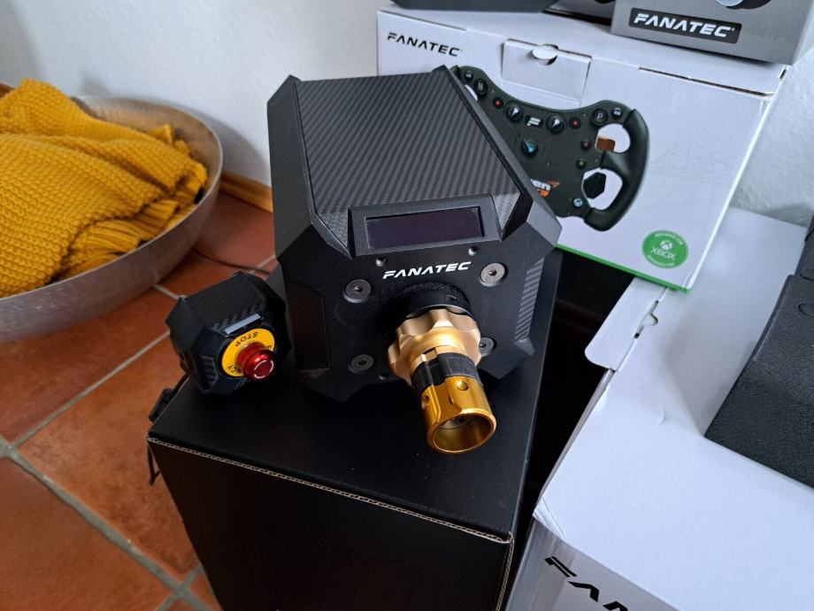 Podium Wheel Base DD2, CSL Elite Pedals V2, CSL Elite Volan McLaren GT