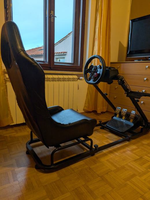Racing simulator + volan Logitech g29 + PlayStation 4 slim + igre
