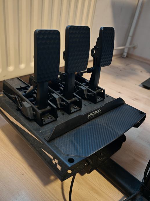 Sim racing komplet MOZA + Playseat