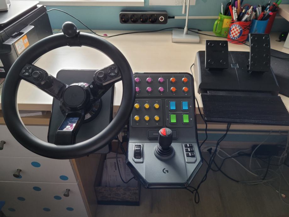 Volan Logitech Farming SImulator - Volan + Joystick + Pedala - NOVO