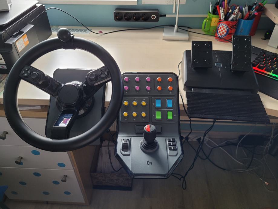 Volan Logitech Farming SImulator - Volan + Joystick + Pedala - NOVO