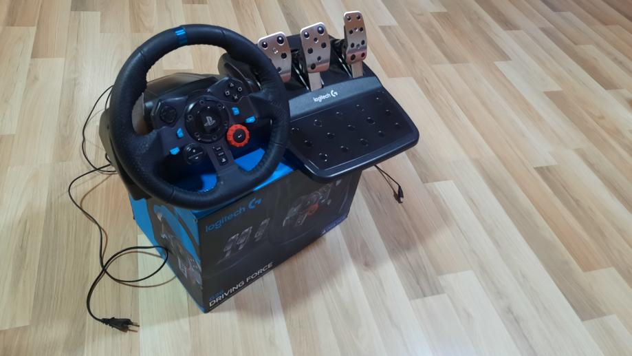 Volan Logitech G29 Driving Force (malo rabljeno, 200€) za: PC,PS3,PS4
