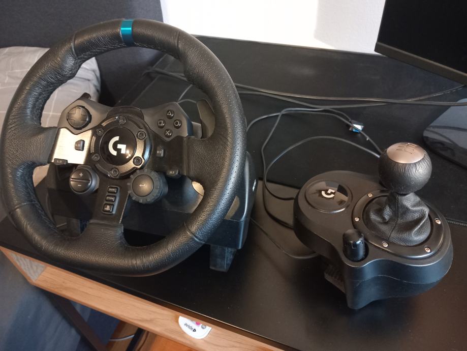 Volan Logitech G923 s pedali in menjalnikom