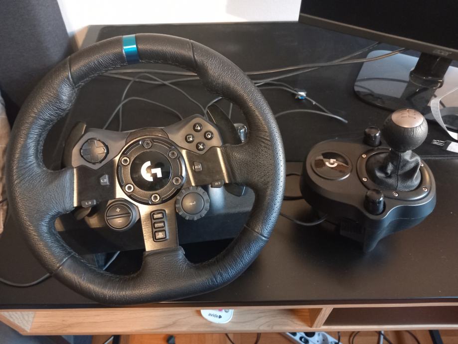 Volan Logitech G923 s pedali in menjalnikom