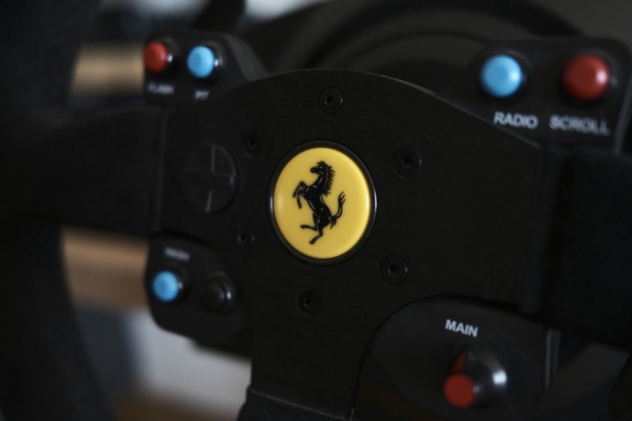 Volan T300 Ferrari Integral Racing Wheel Alcantara Edition