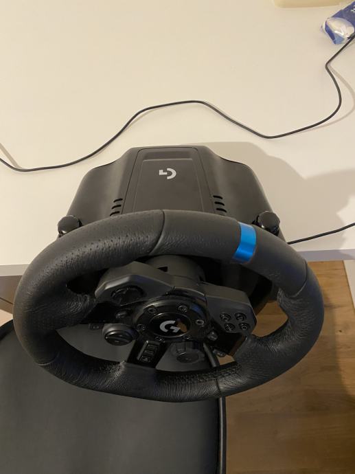 Logitech g923 volan za ps4/ps5 + logitech menjalnik