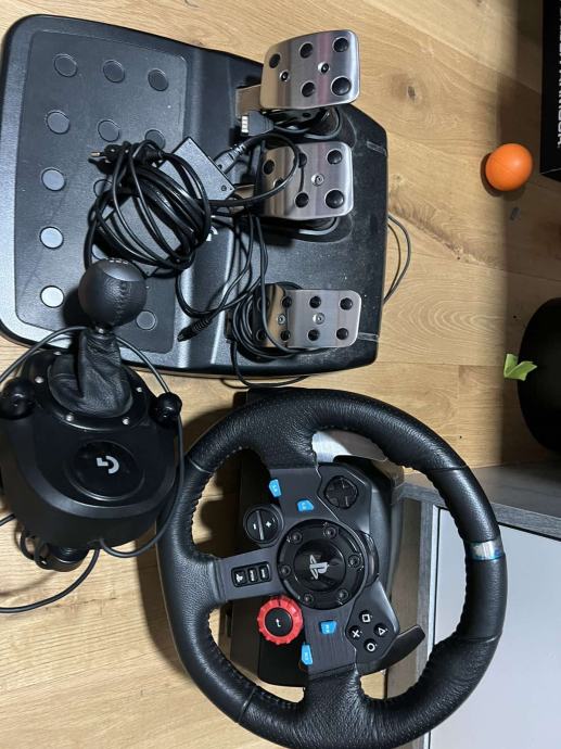 Logitech volan in menjalnik