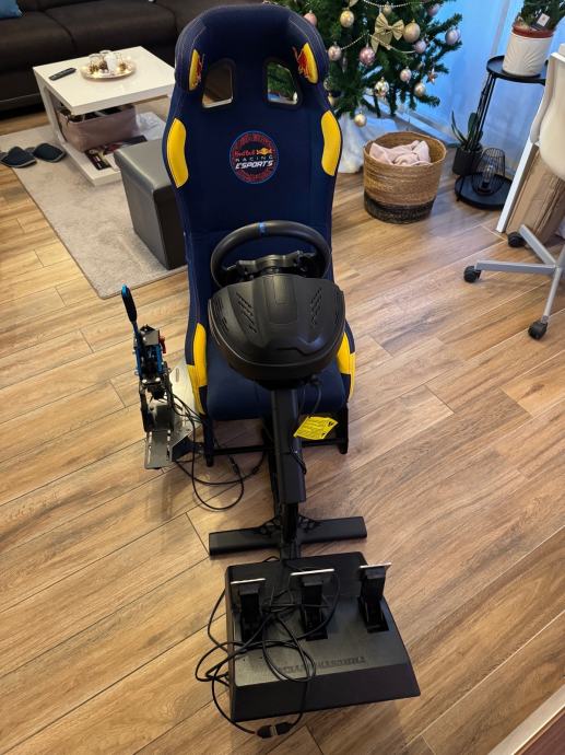 Sedež Playseat evolution pro+ volan Thrustmaster T 300