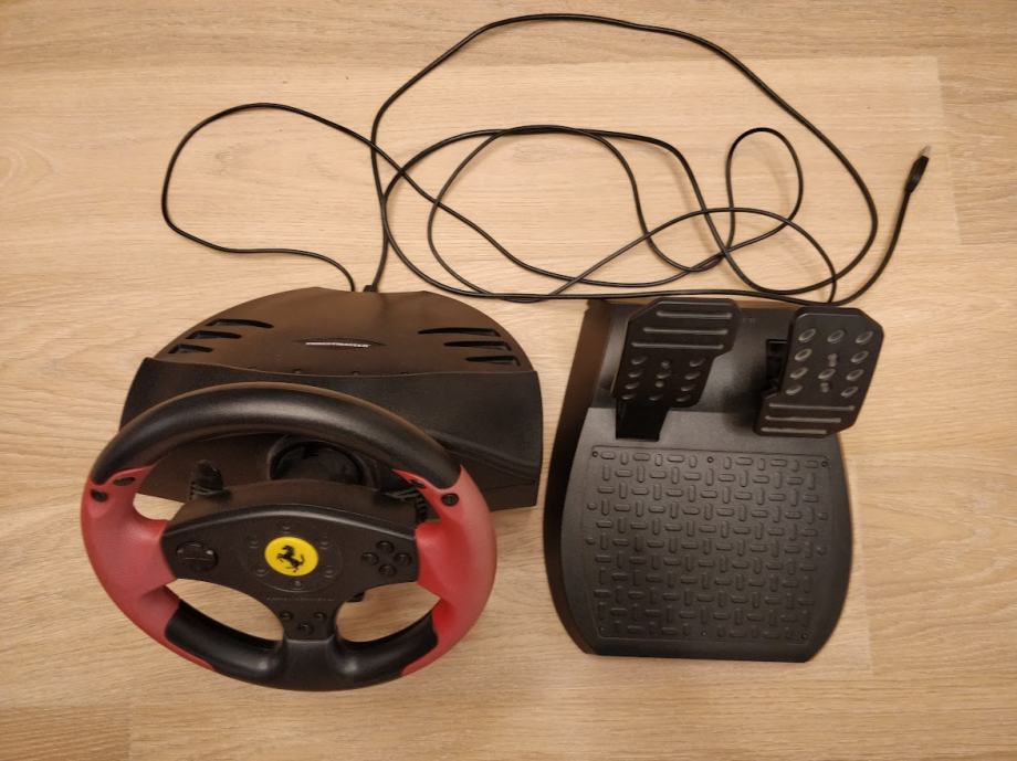 Thrustmaster Ferrari volan in pedala za PC/PS3