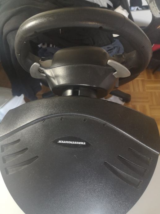 Volan Thrustmaster T80 in pedala + 2 PS4 videoigri (F1 2017, Dirt 4)