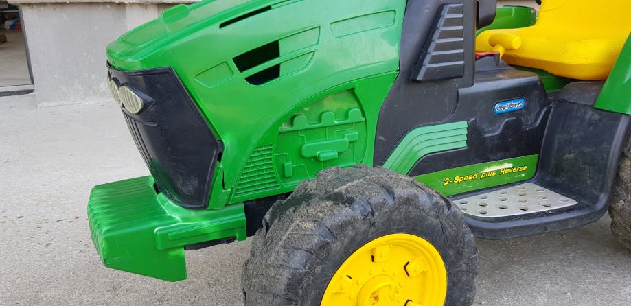 Peg Perego JD Ground Force traktor s prikolico