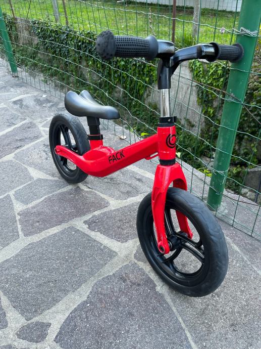 Poganjalcek Facko