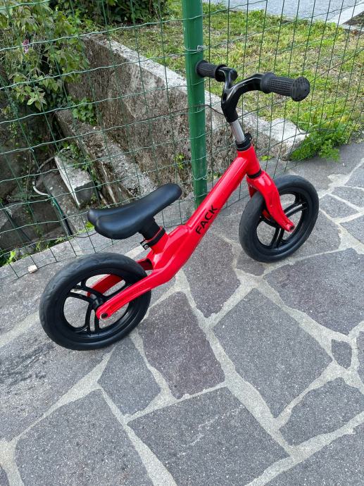 Poganjalcek Facko