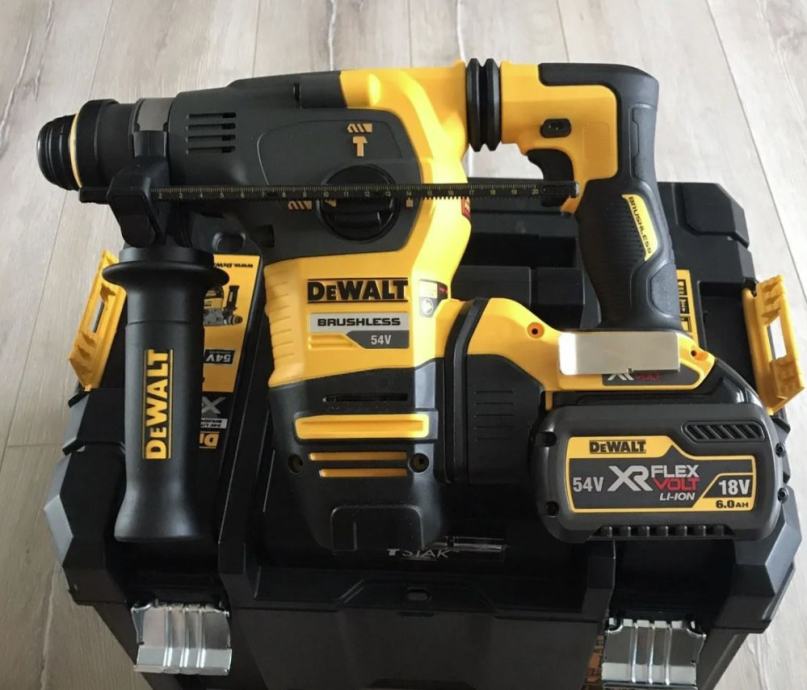 Akumulatorski vrtalni kladivo DeWalt DCH333NT