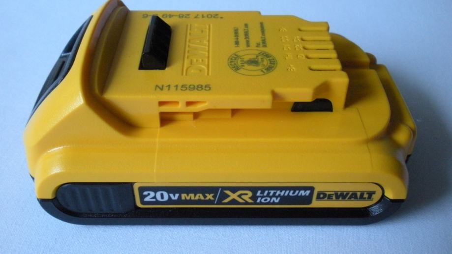 Dewalt udarni baterijski vijačnik in vrtalnik DCD796 P2 in DCF887 P2