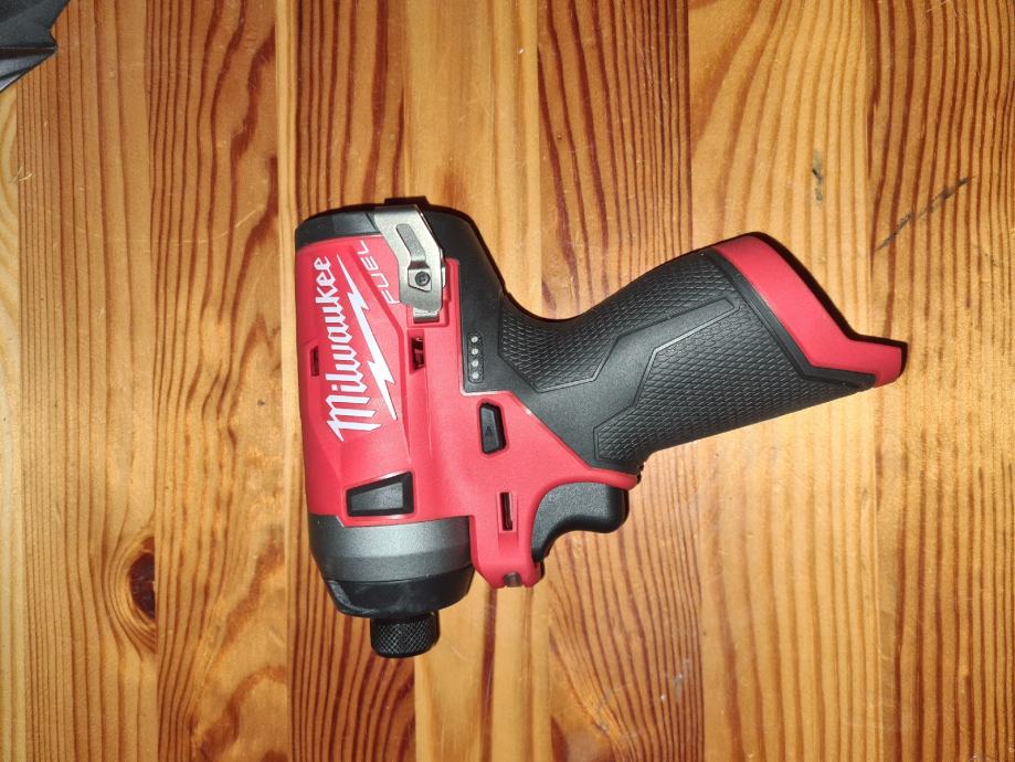 Milwaukee M12 FID