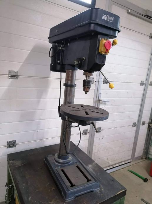 Vrtalni stroj nutool