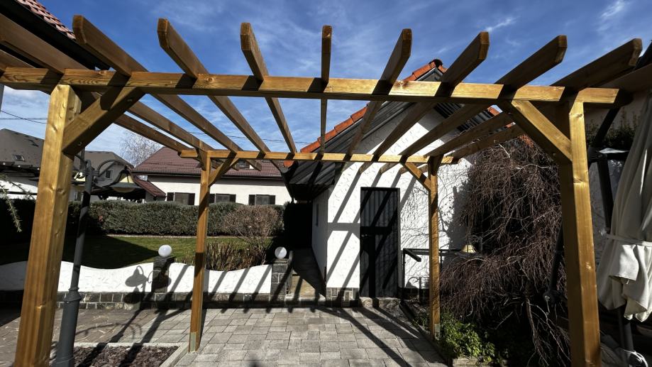 Lesena pergola