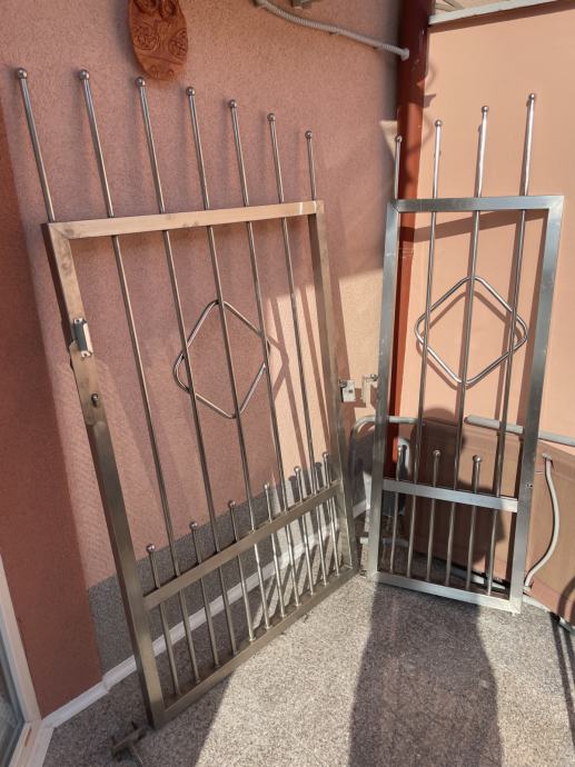 INOX dvoriščna vrata z ograjo