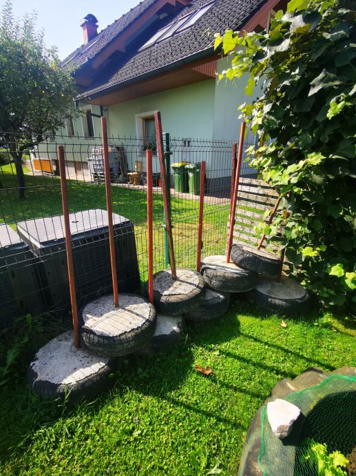 Večnamenski železni stebri