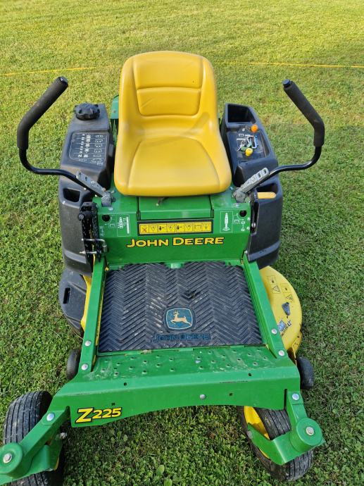 John Deere EZTrak Z225