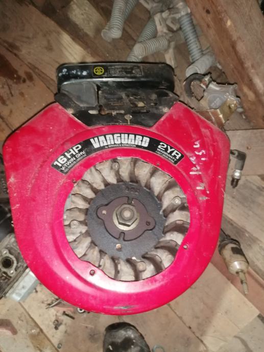 MOTOR ZA VRTNI TRAKTOR BRIGGS