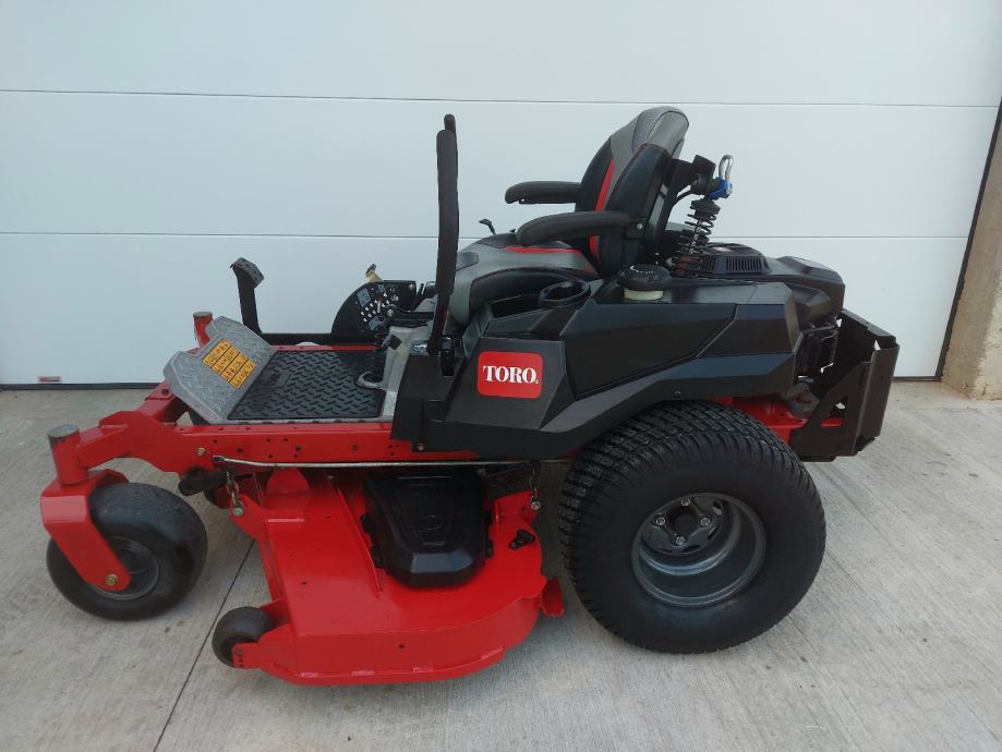 Toro Titan PRO zero turn VZMETEN 25hp kosilnica vrtni traktor