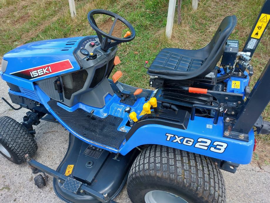 Vrtni traktor 4x4 Dizel kosilnica Iseki za strmine