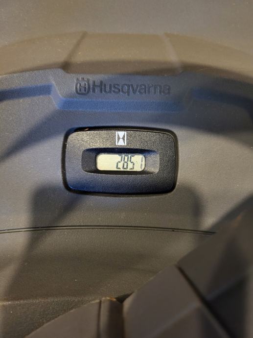 Vrtni traktor Husqvarna CTH222T prodam