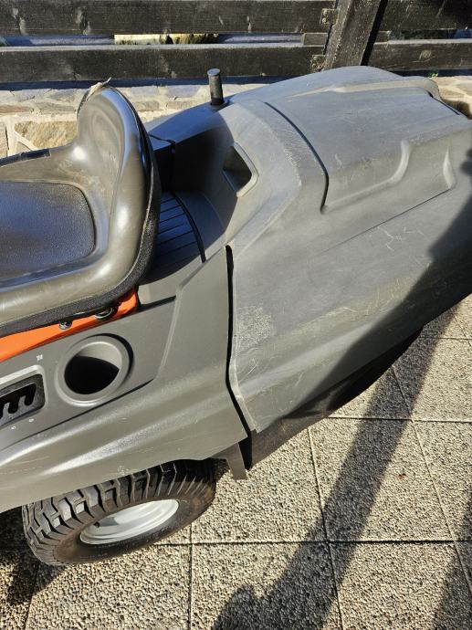 Vrtni traktor HUSQVARNA TC142