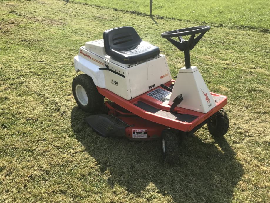Vrtni traktor Simplicity 3108