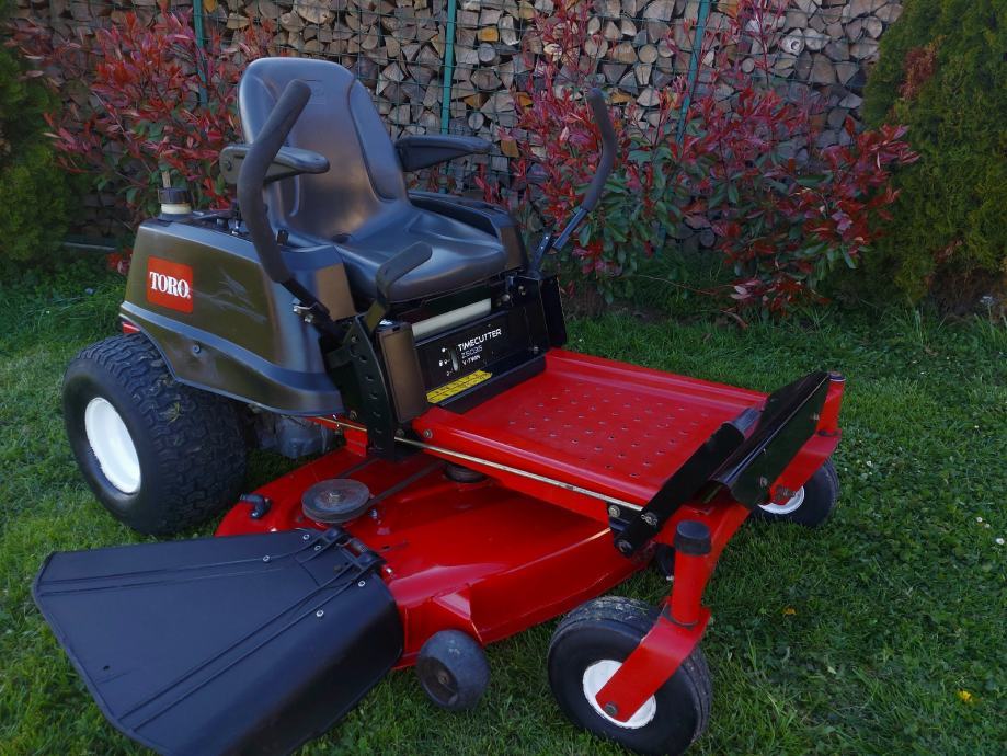 Vrtni traktor Toro 24HP Kawasaki kosilnica za strmine