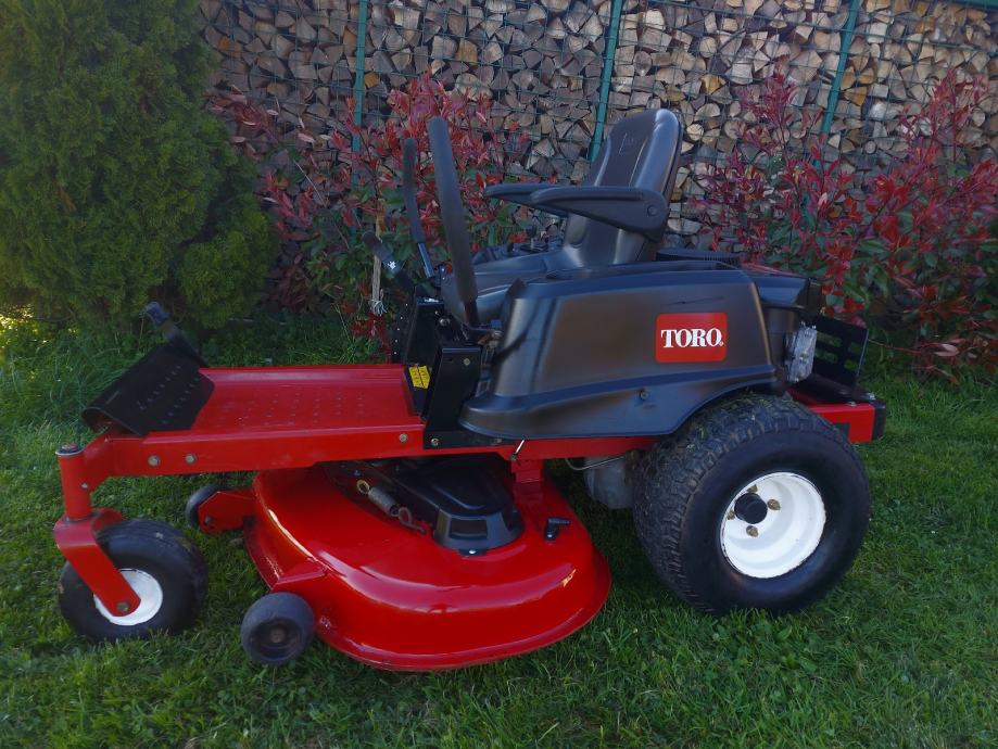 Vrtni traktor Toro 24HP Kawasaki kosilnica za strmine