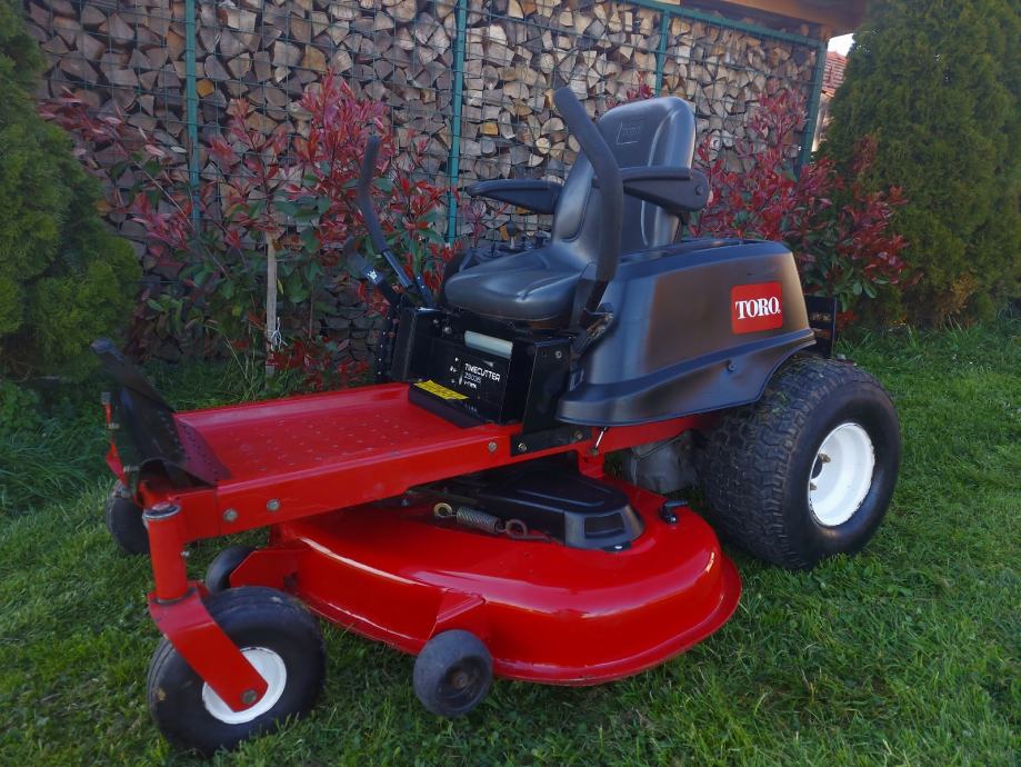 Vrtni traktor Toro 24HP Kawasaki kosilnica za strmine