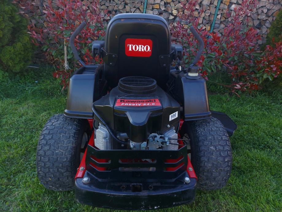 Vrtni traktor Toro 24HP Kawasaki kosilnica za strmine
