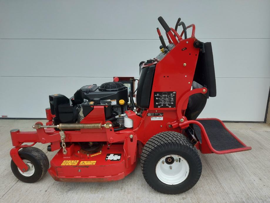 Vrtni traktor Toro PRO GrandStand mulčar