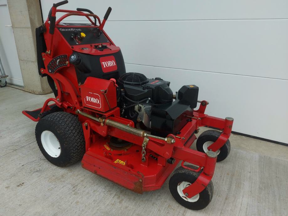 Vrtni traktor Toro PRO GrandStand mulčar