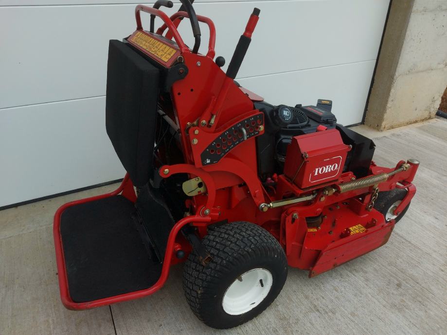 Vrtni traktor Toro PRO GrandStand mulčar