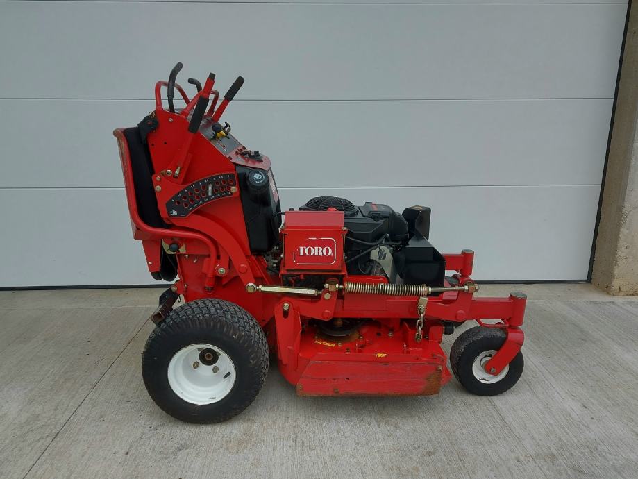 Vrtni traktor Toro PRO GrandStand mulčar
