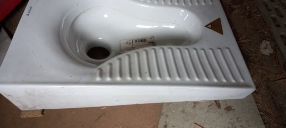 Čucevac wc na štrbunk keramična
