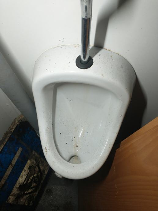 pisuar pisoar kopalnica wc stranišče