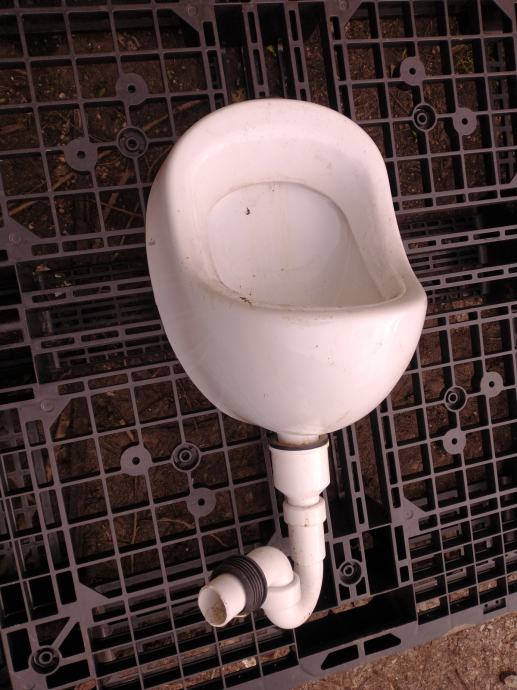 pisuar pisoar kopalnica wc stranišče