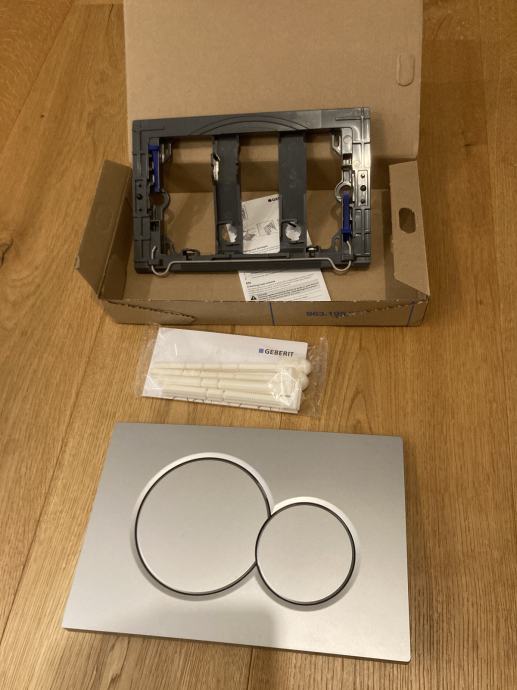 Tipka Geberit Sigma 01 srebrna