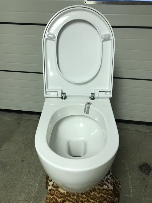 Visoko kvalitetna WC školjka HATRIA s pokrovom
