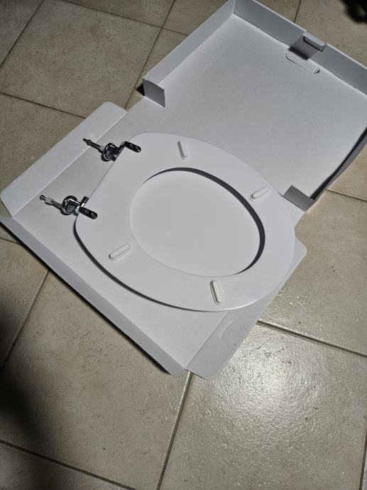 WC deska pokrov lesena_možnost dostave